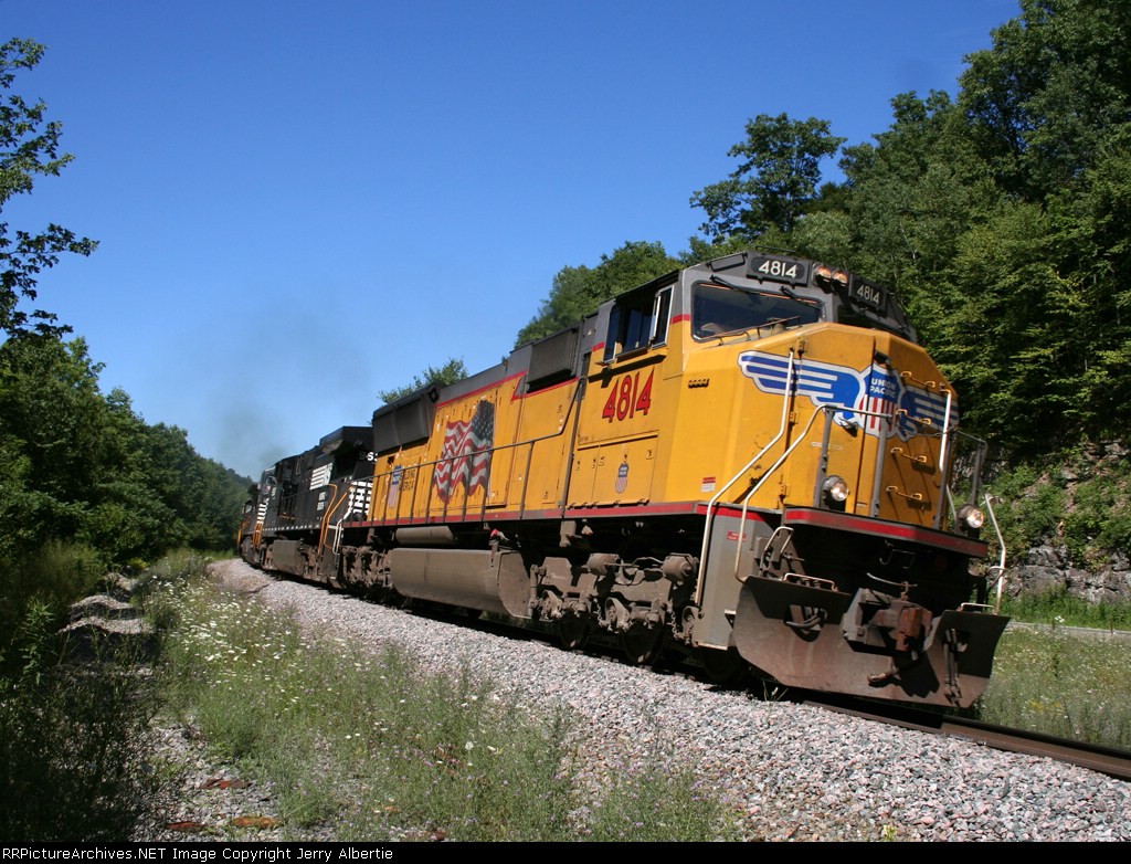 UP 4814 on train 933 (NS 13T)